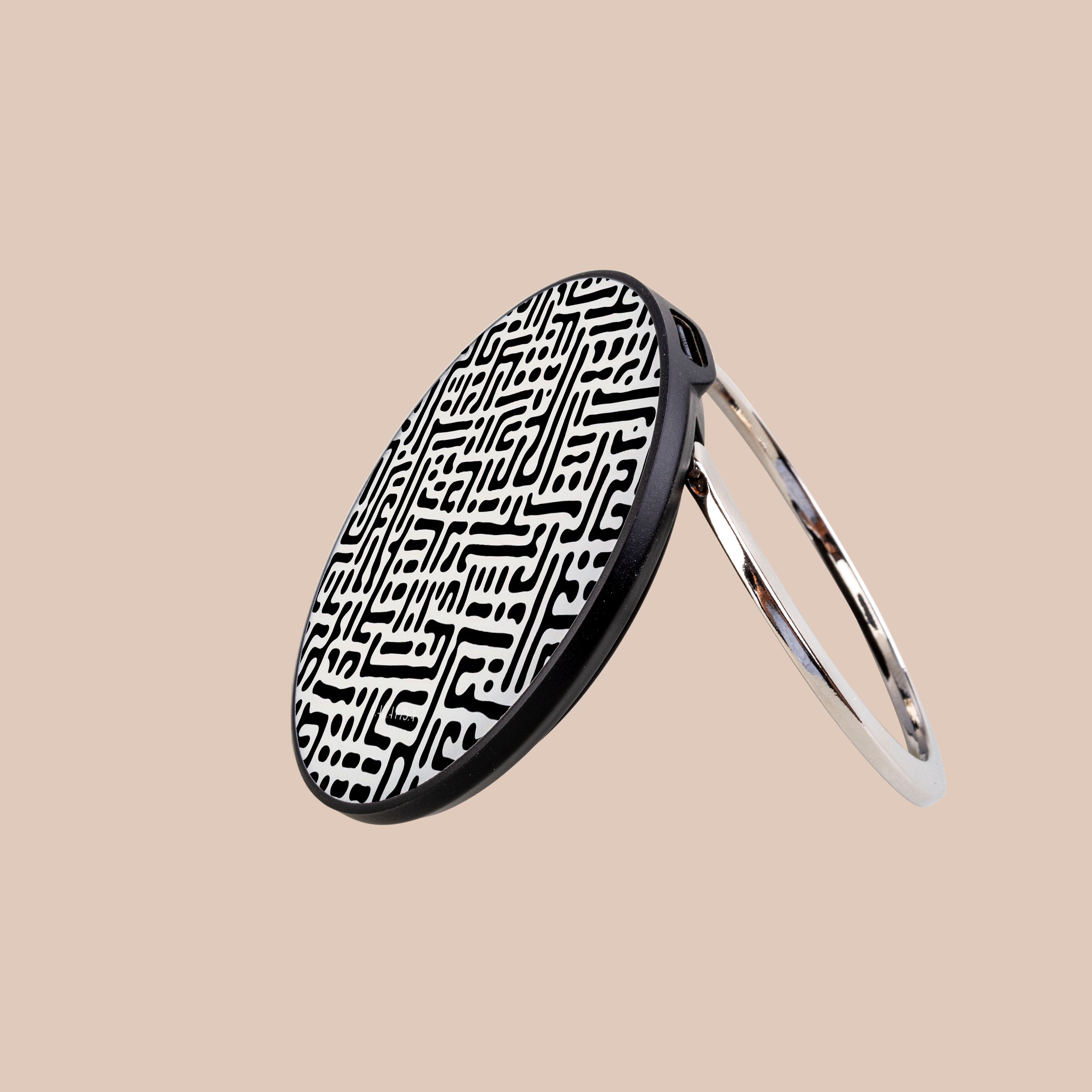 Black & White Maze MagSafe Wireless Charger – SALAVISA